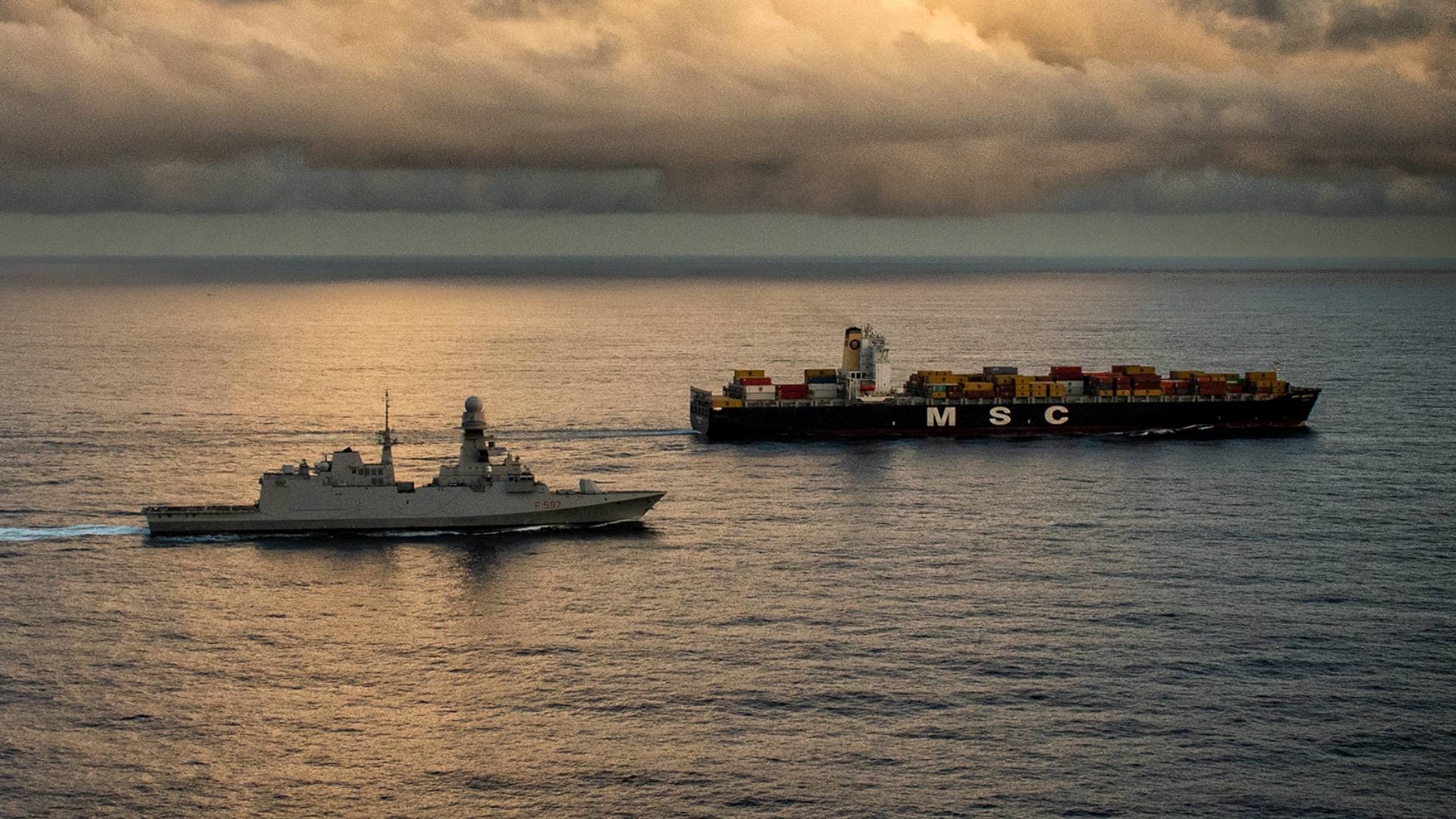 Anti-piracy exercise between Nave Marceglia and MSC Marta - Italian ...