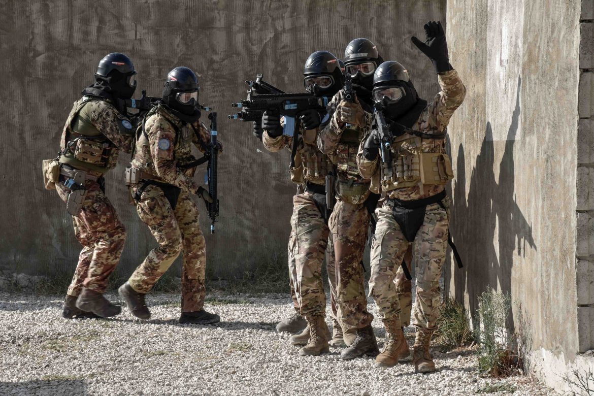 The Italian contingent in Lebanon trains with the Lebanese Armed Forces ...